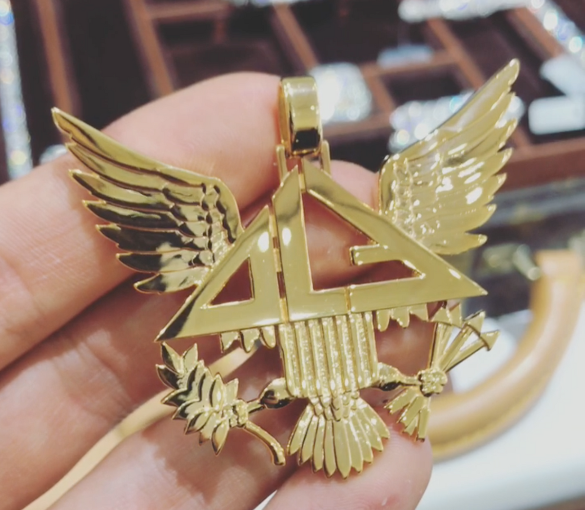 Your Logo in Gold – Wachler Diamonds